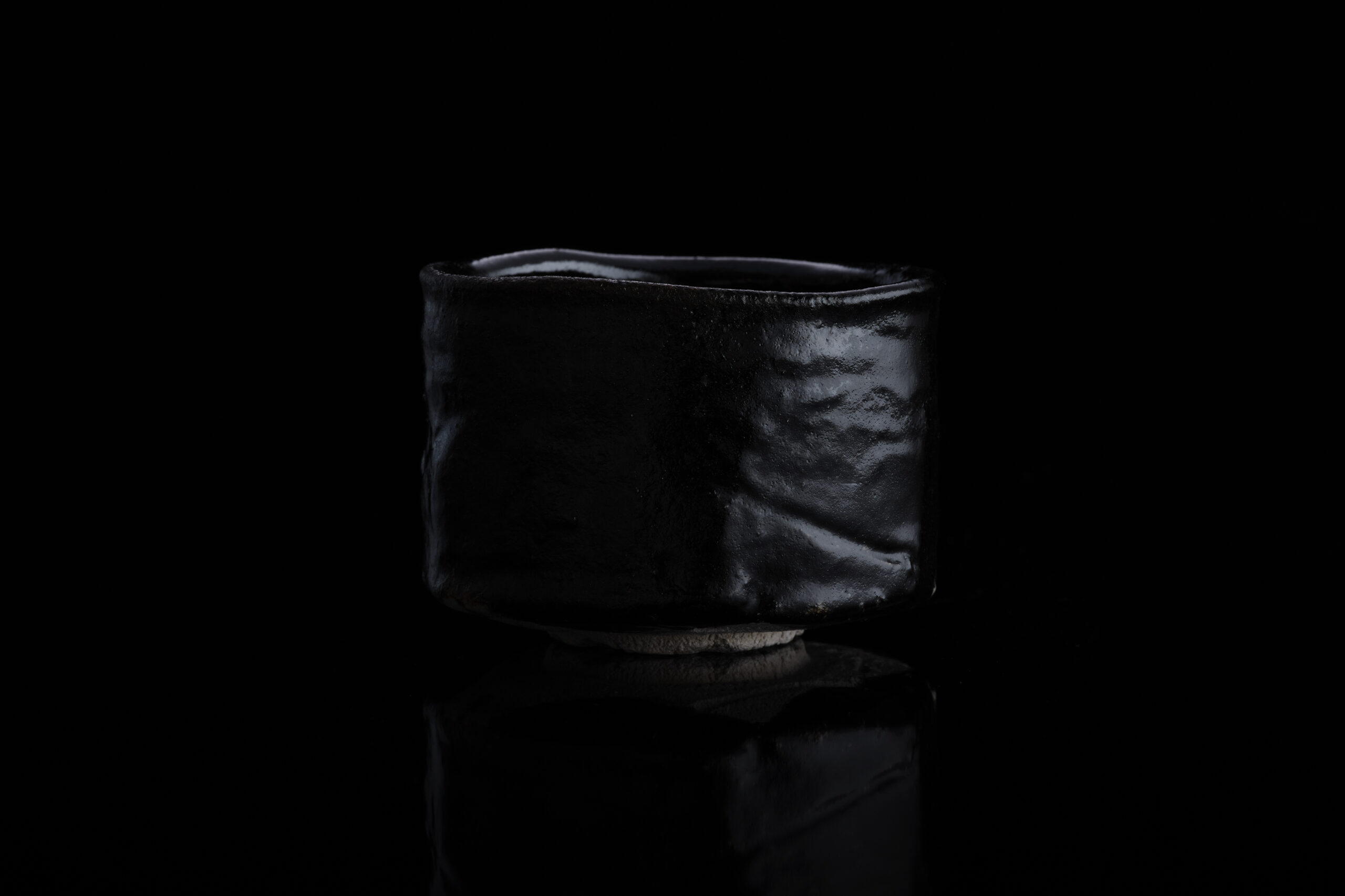 Hikidashi-guro Tea Bowl | Craft | KOGEI STANDARD | Online Media for Japanese Crafts