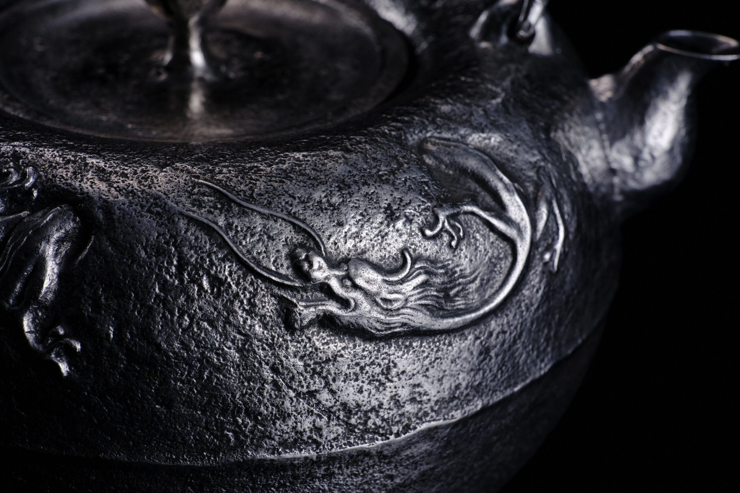 Sand Iron Sliver Ashiya Dragon Round Kettle | Seikodo | KOGEI STANDARD